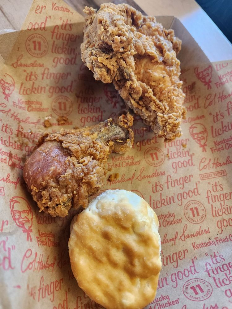 KFC - Updated December 2025 - 18 Reviews - 1101 W 7th St, Auburn ...