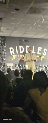 RIDDLES COMEDY CLUB - Updated June 2025 - 60 Photos & 109 Reviews ...