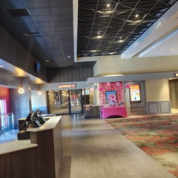 REGAL MGM SPRINGFIELD - Updated December 2025 - 129 Photos & 27 Reviews ...