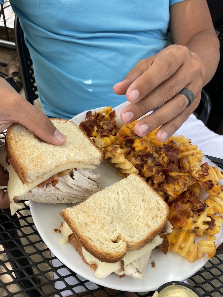 MOUNT AIRY INN - Updated May 2025 - 132 Photos & 267 Reviews - 1401 S ...