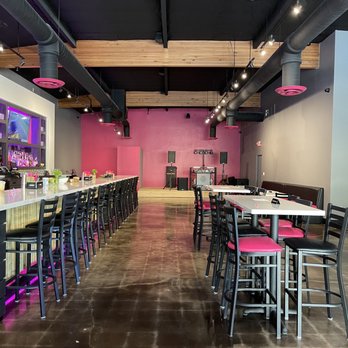 ISLANDER’S - Updated October 2024 - 94 Photos & 30 Reviews - 151 W ...