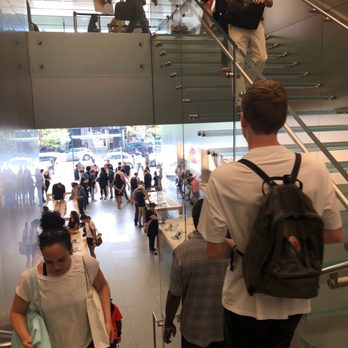 APPLE STORE - MONTREAL - Updated October 2025 - 31 photos & 69 avis ...