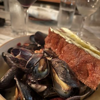 THE WHITE BULL - Updated January 2025 - 986 Photos & 462 Reviews - 123 ...