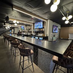 BIRDEEZ - Updated July 2025 - 234 Photos & 74 Reviews - 151 N Sierra St ...