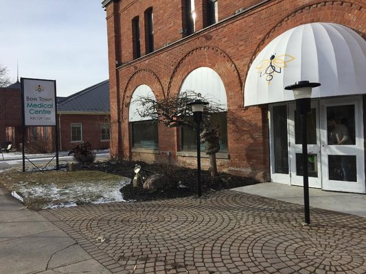 BEE TOWN MEDICAL CENTER - Updated December 2025 - 11 Photos - 34 Main ...