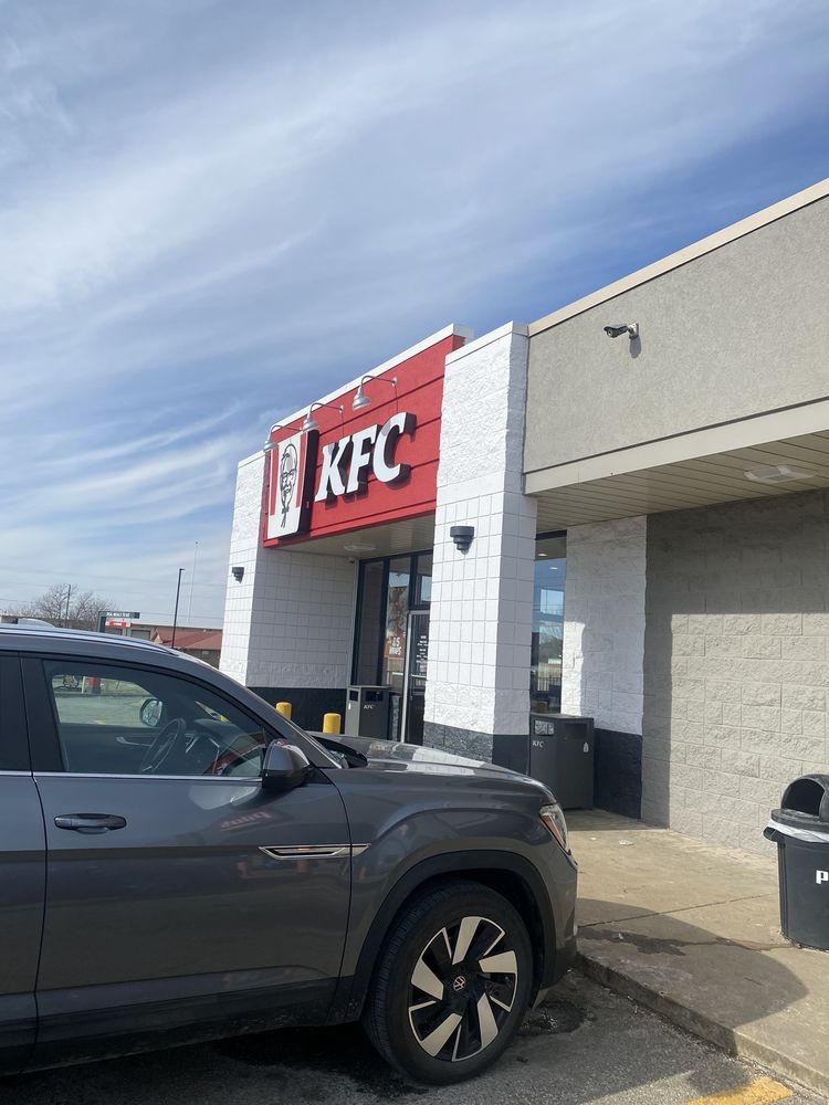 KFC - 5660 W Sunset Ave, Springdale, Arkansas - Fast Food - Restaurant ...