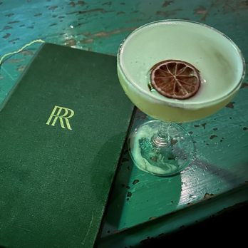 THE ROBIN ROOM - Updated August 2024 - 97 Photos & 70 Reviews - 821 E ...