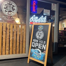 MOMS - Updated December 2025 - 203 Photos & 122 Reviews - 190 Keawe St ...