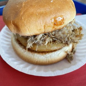 THE MESSY PIG BBQ COMPANY - Updated May 2025 - 109 E High St ...