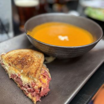 THE GRUMPY GEORGE PUB & GRUB - Updated December 2025 - 124 Photos & 142 ...