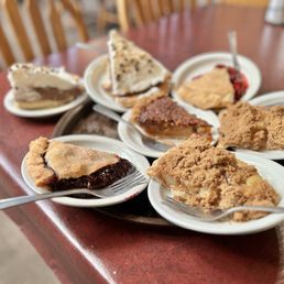 CARRIAGE CROSSING RESTAURANT AND BAKERY - Updated July 2025 - 190 ...