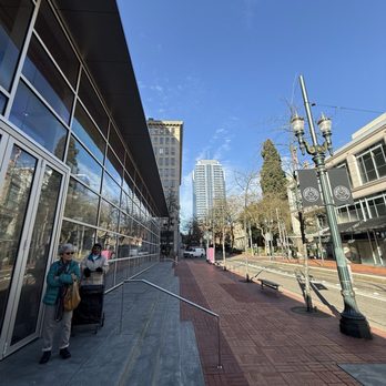 APPLE PIONEER PLACE - Updated December 2025 - 135 Photos & 426 Reviews ...