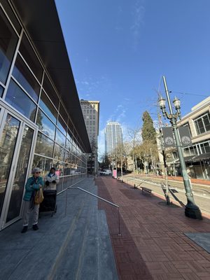 APPLE PIONEER PLACE - Updated December 2025 - 135 Photos & 426 Reviews ...