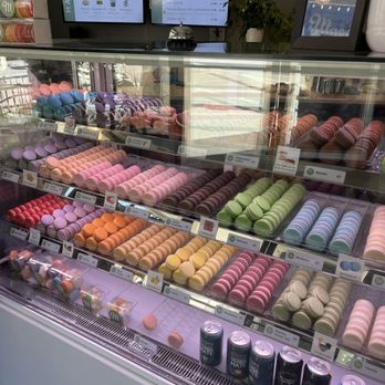 MACADONS - Updated August 2024 - 748 Photos & 392 Reviews - 826 S 3rd ...