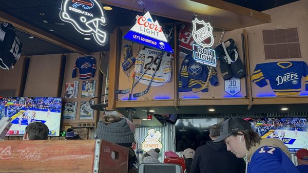 DUFF’S FAMOUS WINGS - Updated December 2025 - 196 Photos & 257 Reviews ...