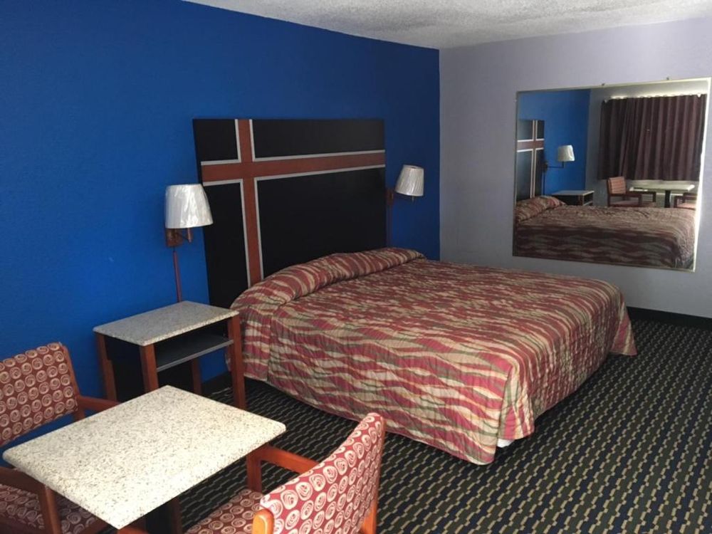 FULTON INN - Updated December 2025 - 10 Photos - 4230 Wendell Dr Sw ...