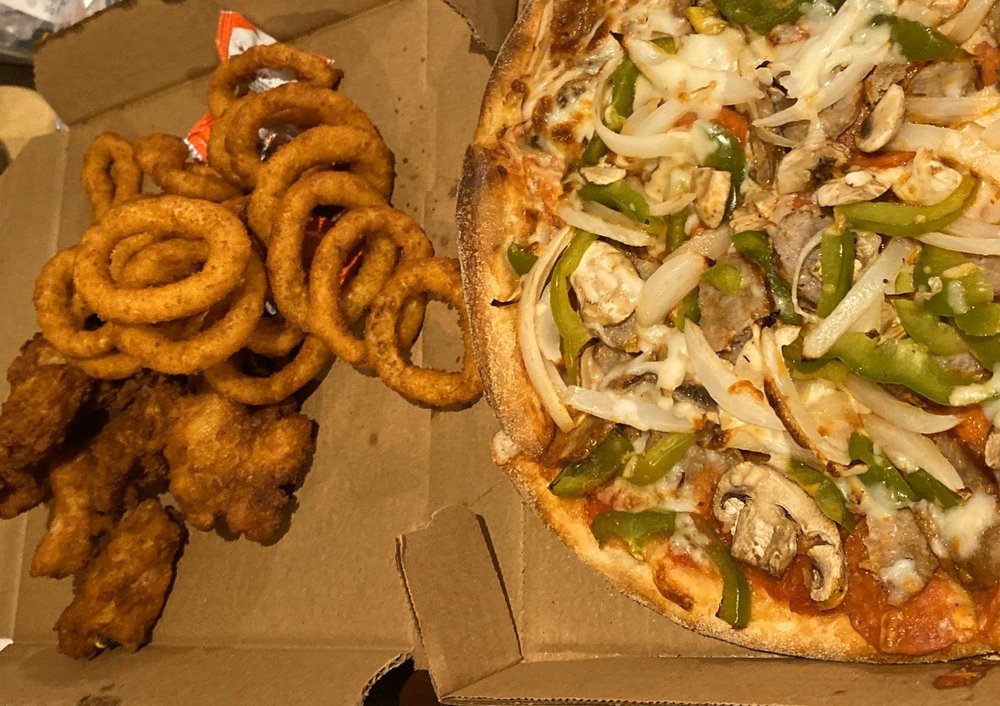 TARGET PIZZA - 52 Photos & 87 Reviews - 5200 Washington St, West ...