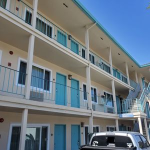 HAMPTON INN MONTEREY - 154 Photos & 102 Reviews - 2401 Del Monte Ave ...