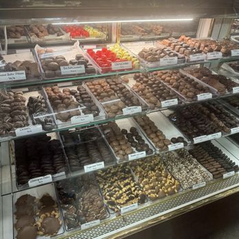 LICKEE’S & CHEWY’S CANDIES & CREAMERY - Updated May 2025 - 196 Photos ...