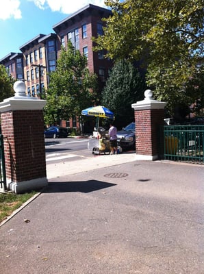 SABRETT HOT DOG STAND @ COLUMBUS PARK - Updated August 2025 - 350-398 ...