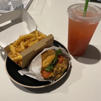 SHAKE SHACK DALLAS, UPTOWN - Updated June 2025 - 639 Photos & 647 ...
