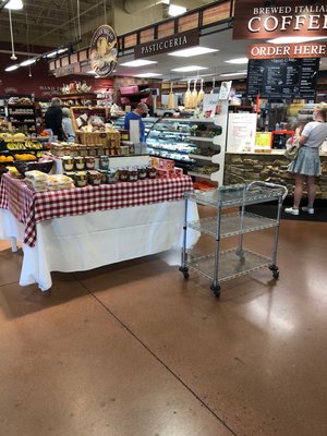 ALTOMONTE’S ITALIAN MARKET & BAKERY - 217 Photos & 151 Reviews - 856 N ...