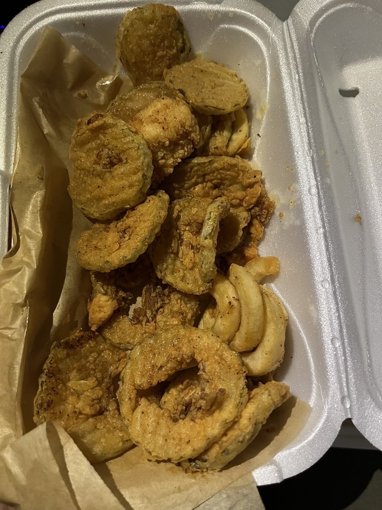 HOOTERS - Updated July 2024 - 37 Photos & 67 Reviews - 21250 Eureka Rd ...