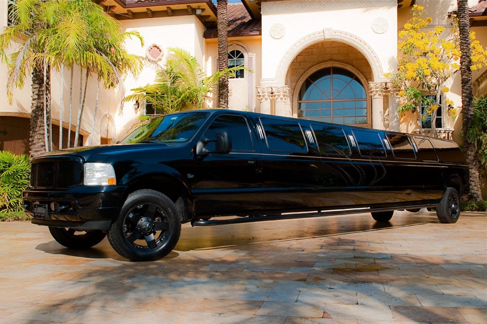 LIMO RENTAL NEW ORLEANS - 201 St Charles Ave, New Orleans, Louisiana ...
