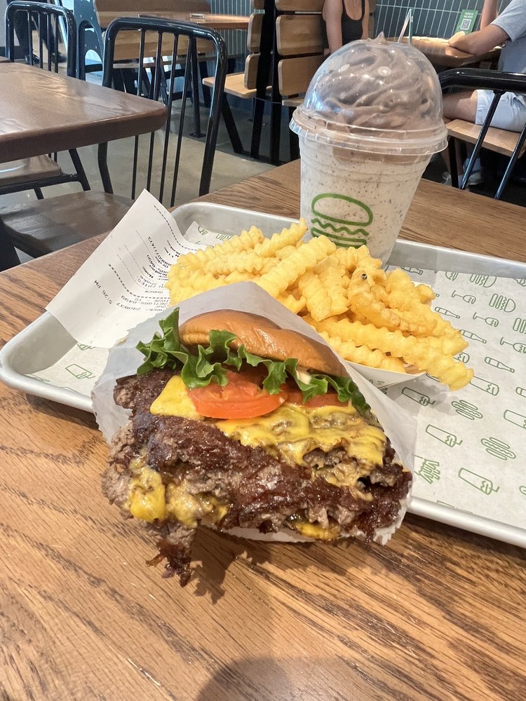 SHAKE SHACK - 16 Photos & 14 Reviews - 28 Arpt Sq Rd, North Wales ...