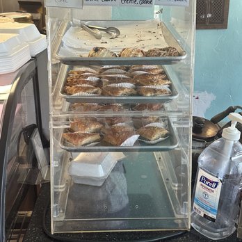 BASIL MEDITERRANEAN CAFE - Updated September 2024 - 328 Photos & 332 ...