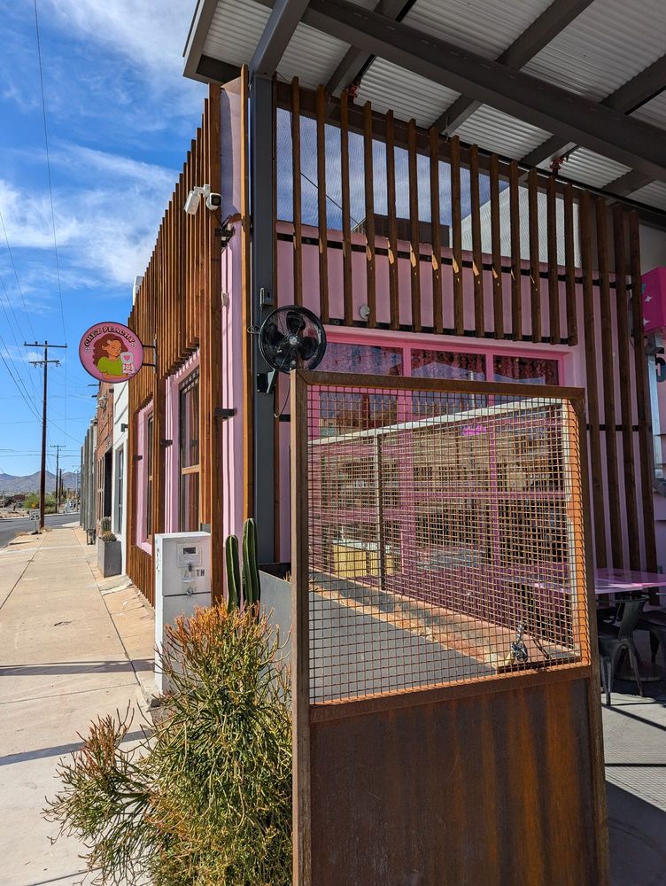 CHEZ PEACHY - Updated November 2024 - 193 Photos & 43 Reviews - 501 N ...