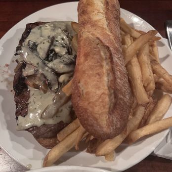 THE RED PARROT RESTAURANT - Updated June 2024 - 1275 Photos & 1317 ...