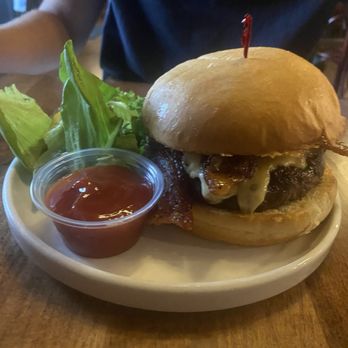 GUS’ SNUG - Updated October 2025 - 81 Photos & 78 Reviews - 38 S Main ...