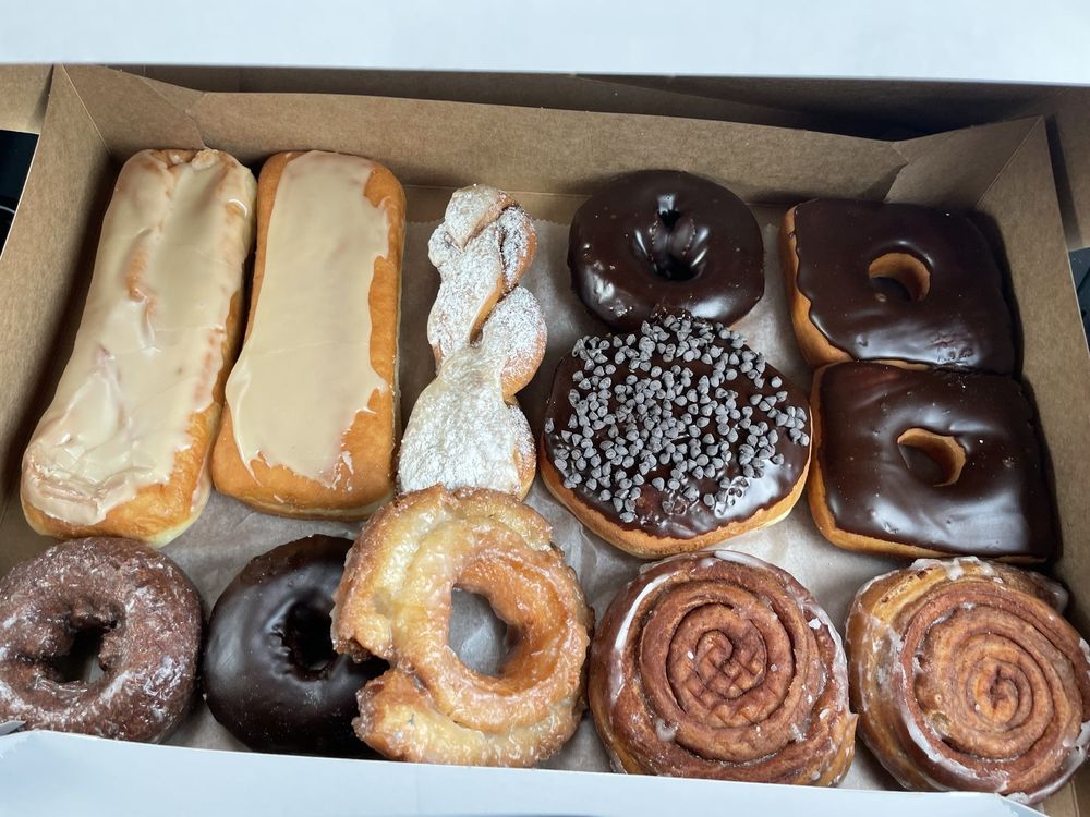 DONUT DEN - Updated November 2025 - 61 Photos & 159 Reviews - 3043 ...