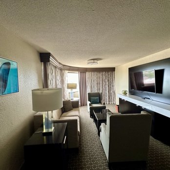 DOUBLETREE BY HILTON HOTEL HOUSTON HOBBY AIRPORT - Updated January 2026 ...