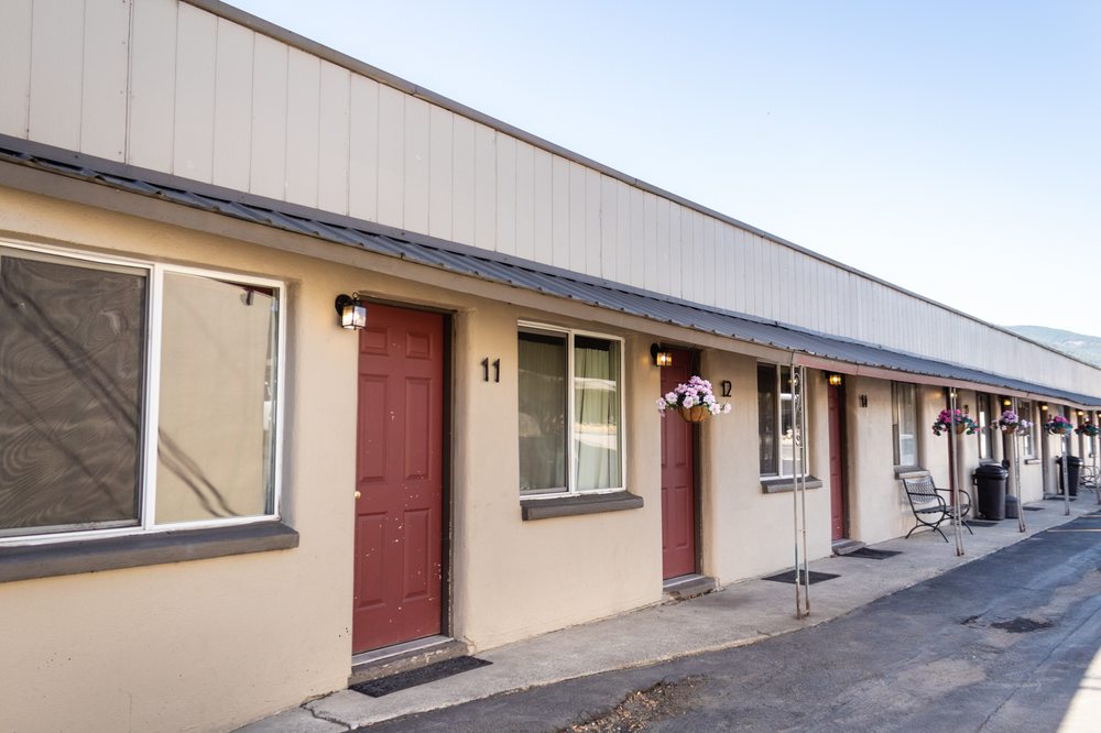 SELKIRK MOTEL - 14 Photos & 13 Reviews - 369 S Main St, Colville ...