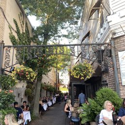 BARRIQUE KITCHEN & WINE BAR - Updated August 2025 - 525 Photos & 608 ...