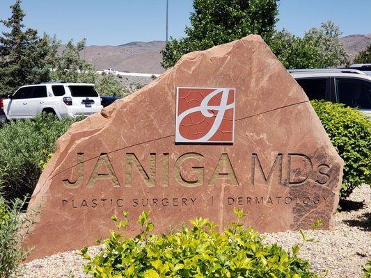 JANIGA MDS PLASTIC SURGERY & COSMETIC CENTER - 51 Photos & 76 Reviews ...