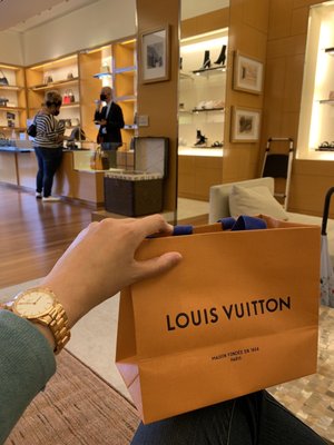 LOUIS VUITTON SEATTLE BRAVERN - Updated June 2024 - 74 Photos & 131 ...