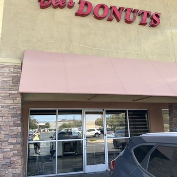 DEE’S DONUTS - Updated August 2024 - 392 Photos & 505 Reviews - 6401 N ...