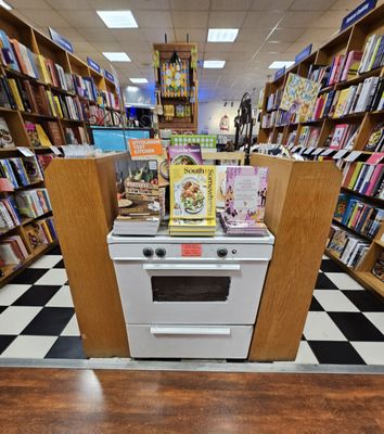 BOOKPEOPLE - Updated March 2026 - 535 Photos & 608 Reviews - 603 N ...