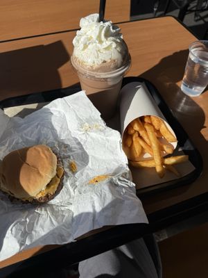 FAMBURGER - Updated December 2025 - 26 Photos & 58 Reviews - 1400 E 2nd ...