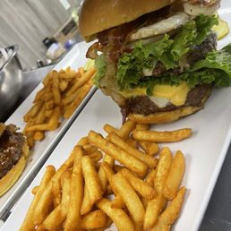 BAYSIDE BURGER & BEER - Updated July 2025 - 39 Photos & 43 Reviews ...