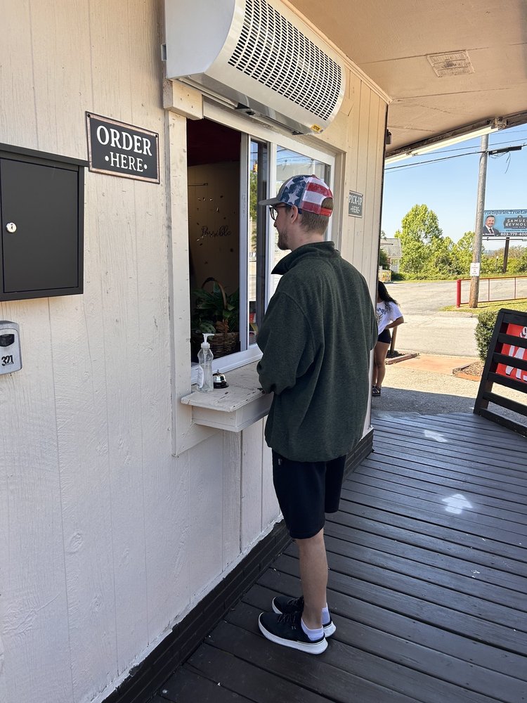 Q’S CORNER CAFE - Updated September 2025 - 44 Photos & 31 Reviews ...