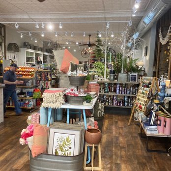 COPPER PONY - Updated November 2025 - 30 Photos - 208 N Benton Dr, Sauk ...