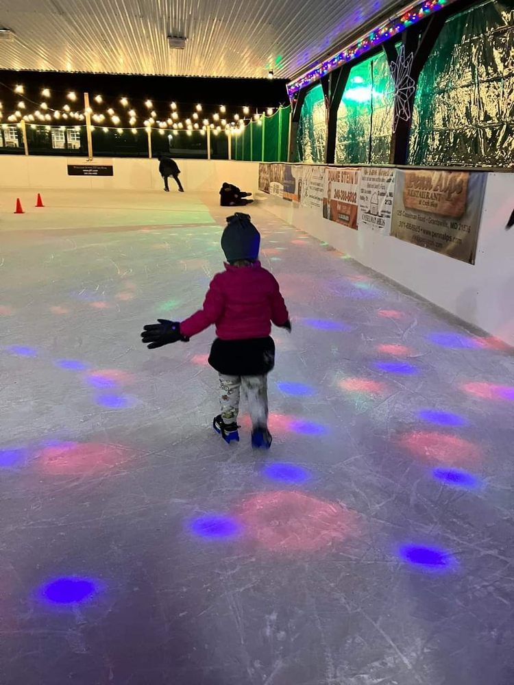 JTF ICE RINK - Updated December 2025 - 23 Photos - 85 Hershberger Ln ...
