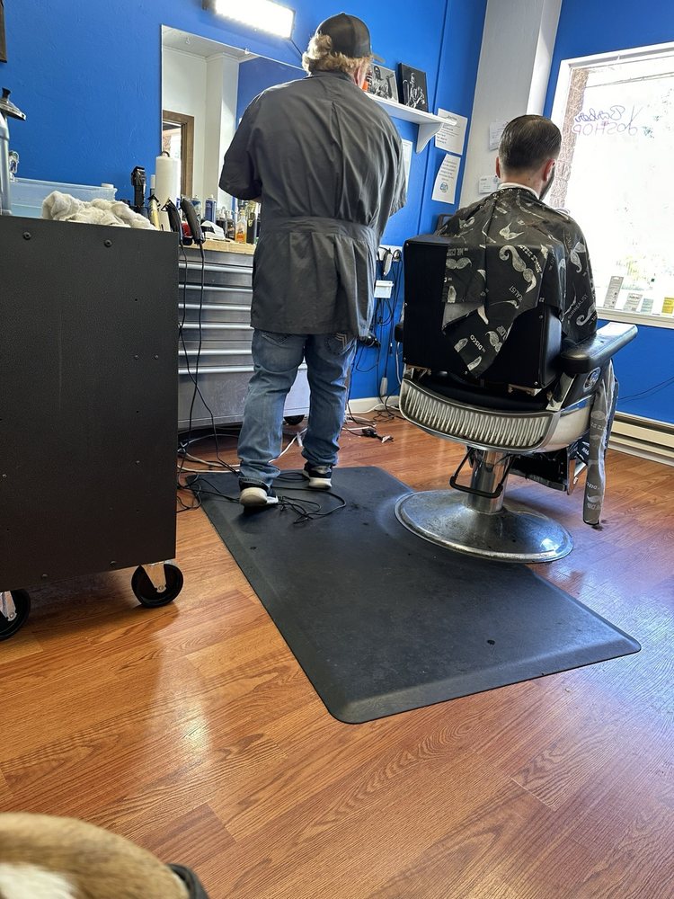 BOBBYS BARBER SHOP - Updated September 2025 - 407 S Mt Shasta Blvd ...
