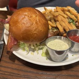 THE LEAGUE KITCHEN & TAVERN - Updated July 2025 - 675 Photos & 606 ...