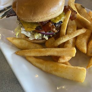 THE IOWA PRIMEHOUSE - Updated August 2025 - 202 S Cherry St, Shell Rock ...