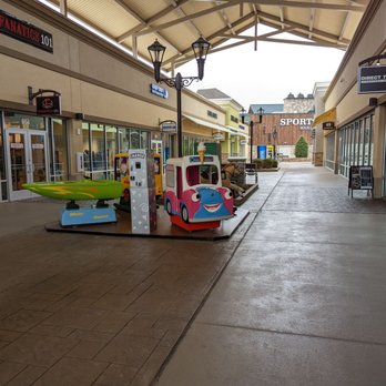 TANGER OUTLETS ASHEVILLE - Updated December 2025 - 107 Photos & 83 ...